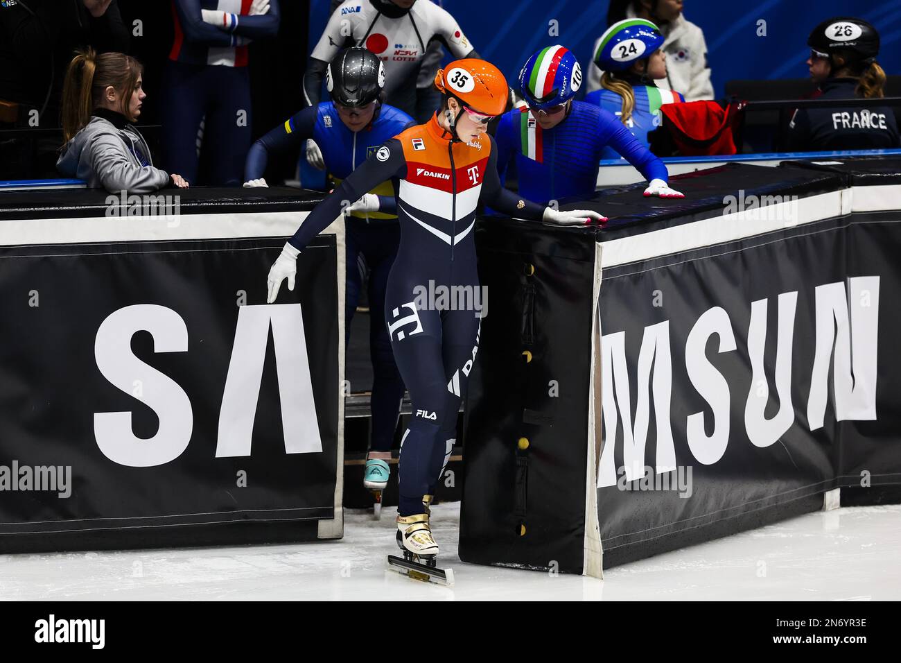 Shorttracker hi-res stock photography and images - Alamy