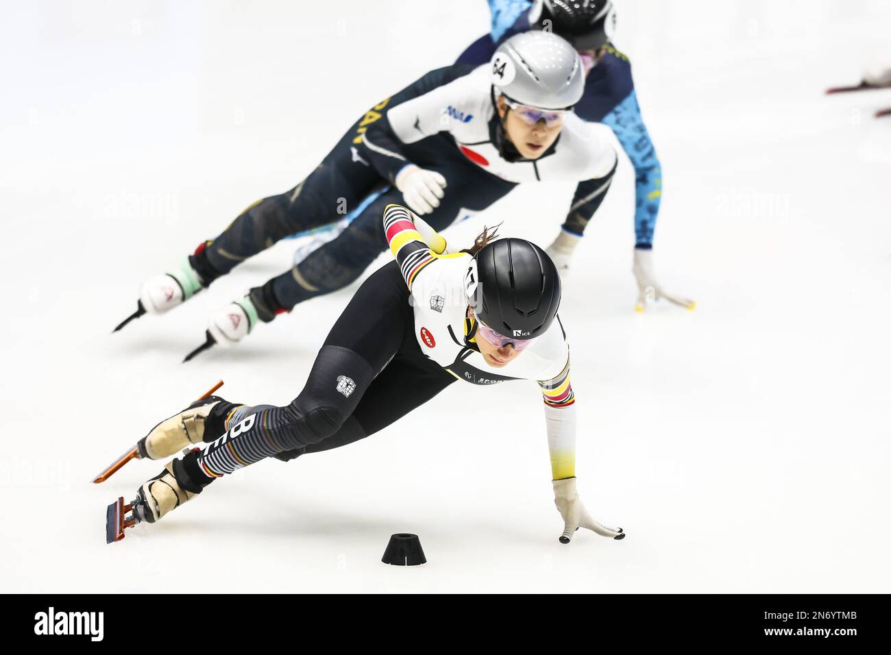 DORDRECHT - 10/02/2023, Hanne Desmet (BEL) in action in the 1000 meter ...