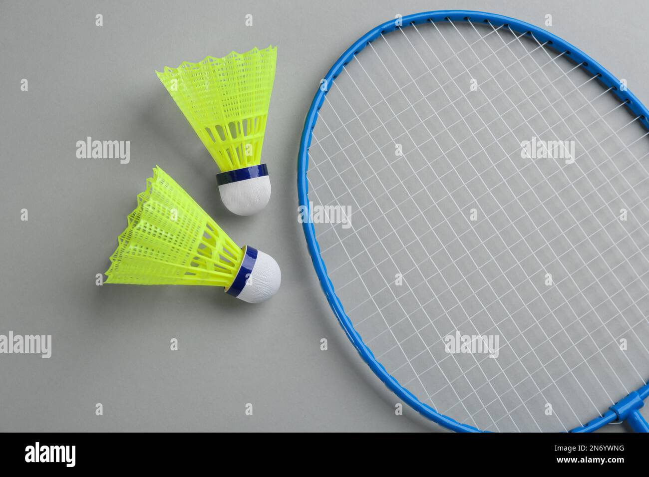 Badminton racket and shuttlecocks on grey background, flat lay Stock ...