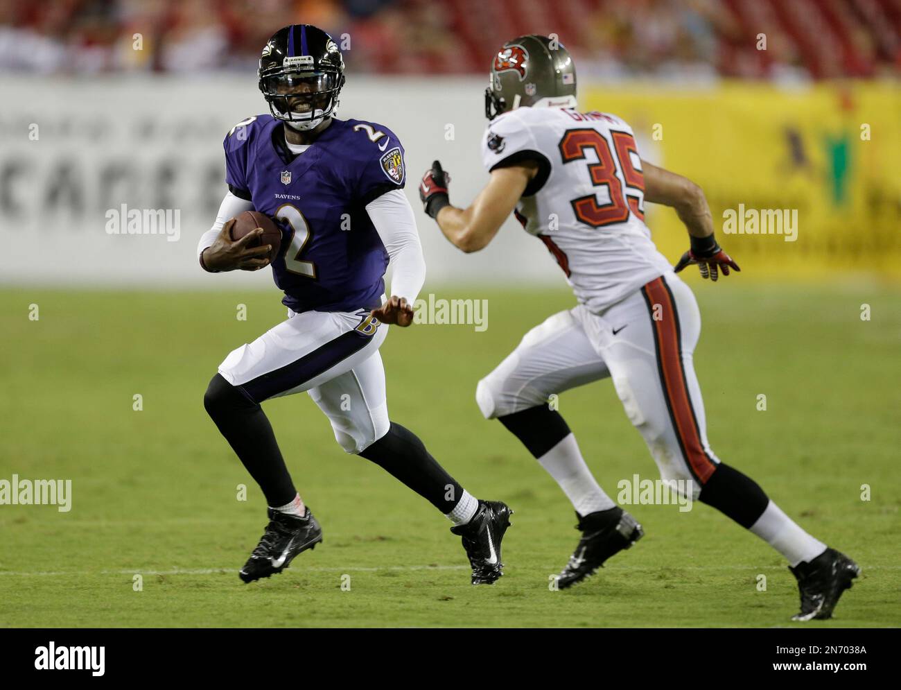 Baltimore Ravens quarterback Tyrod Taylor (2) eludes Tampa Bay ...
