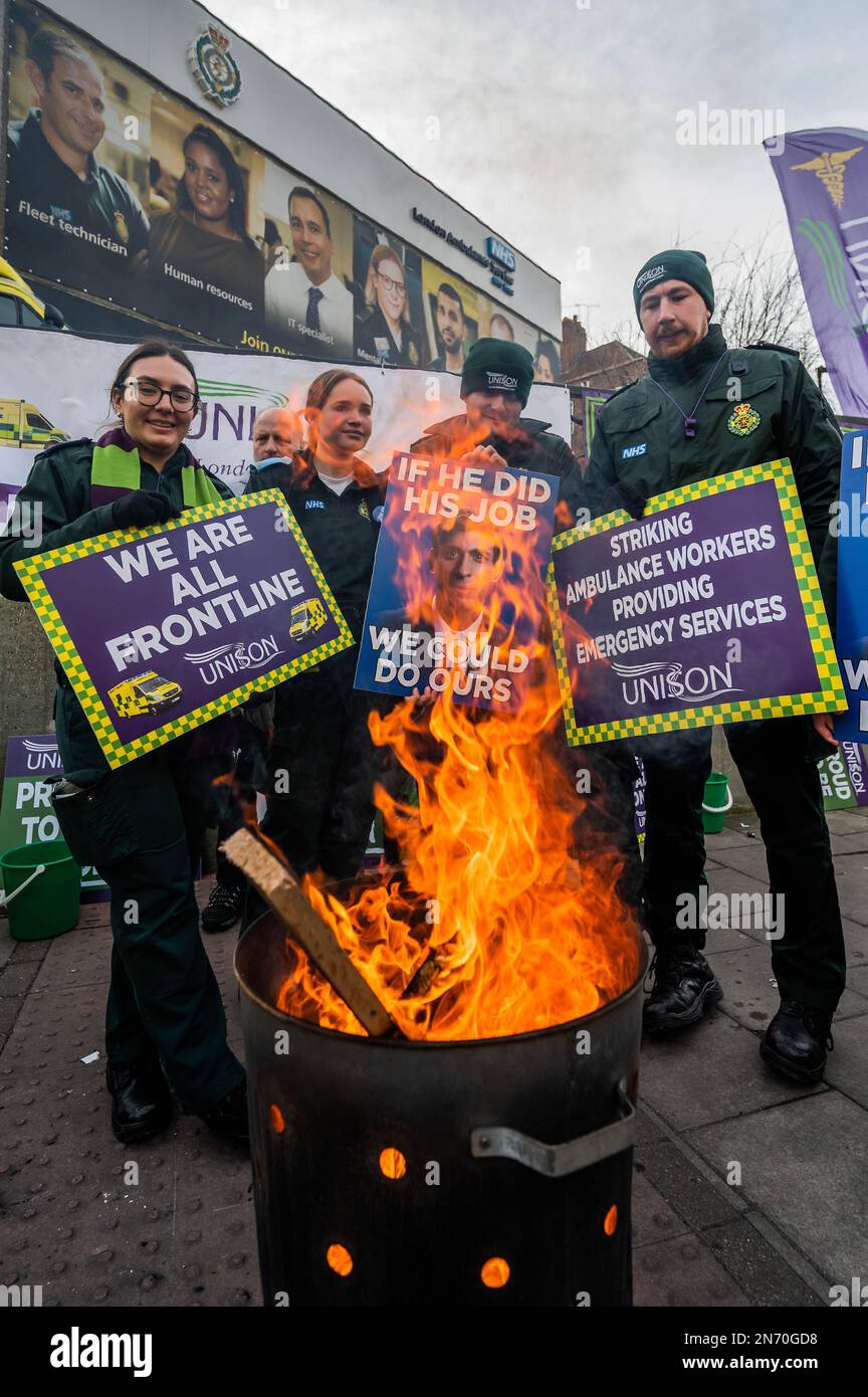 London, UK. 10th Feb, 2023. A picket line of Unison Ambulance Crew ...