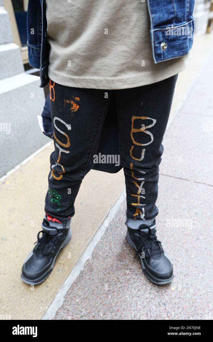 Amari Edwards, 6, from the Boys and Girls Club of Chicago wears her ...