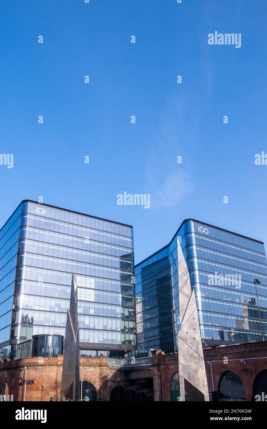 Mel Chantrey designed the stainless steel beacon sculptures in ...