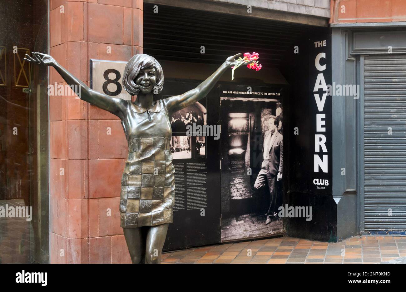 Cilla Black (Priscilla Maria Veronica White) statue on Mathew Street ...