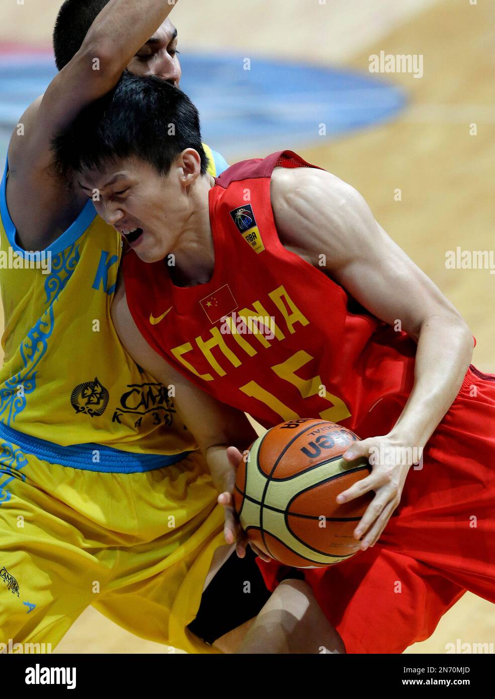 China's Zhou Peng (15) drives to the basket during their second round ...
