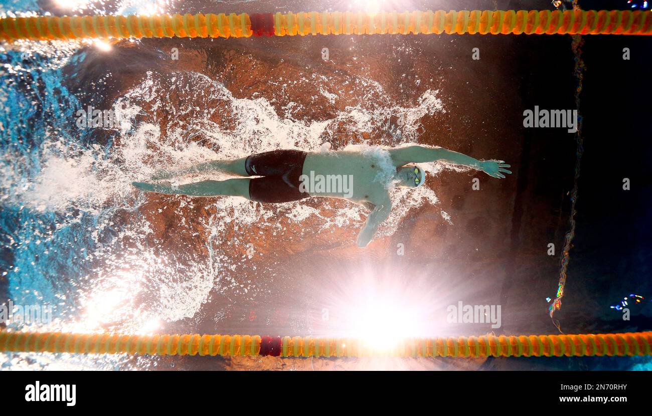 China's Sun Yang swims to the gold medal in the Men's 1500m freestyle ...