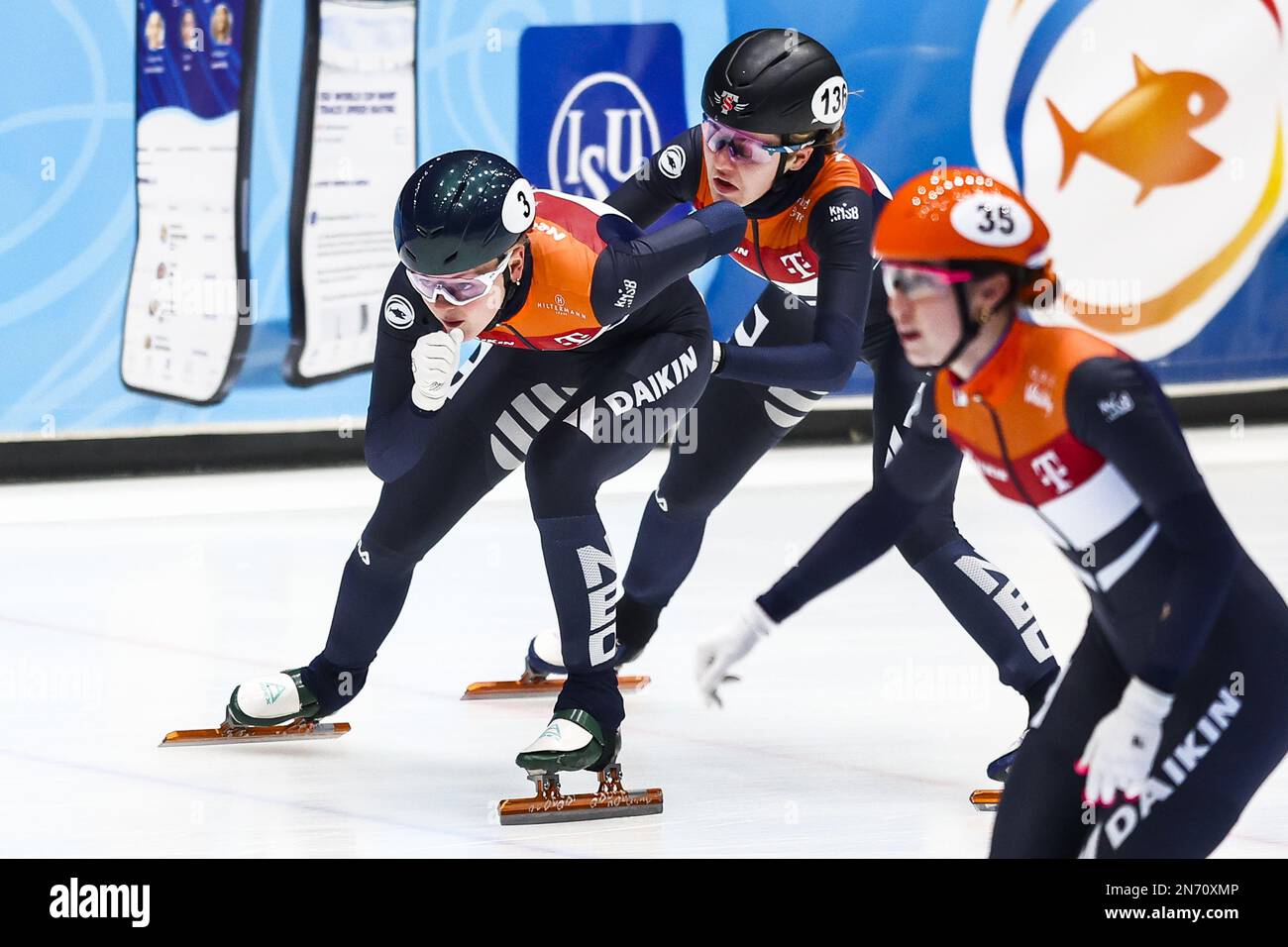 DORDRECHT - Xandra Velzeboer (NED), Michelle Velzeboer (NED), Suzanne Schulting (NED) (lr) in ...