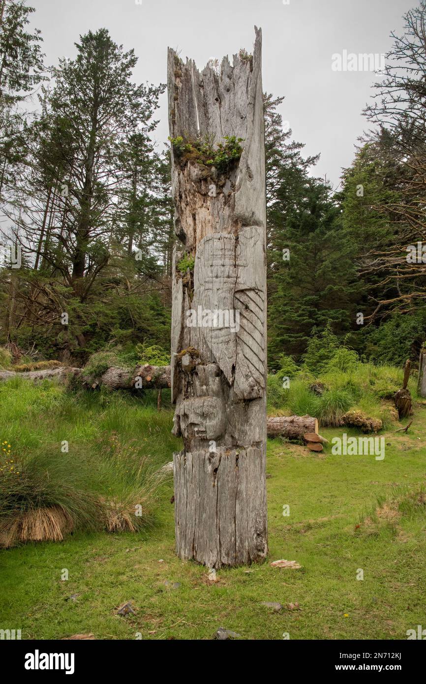 Weathered old mortuary pole with small face, S'Gaang Gwaii, Haida Gwaai ...