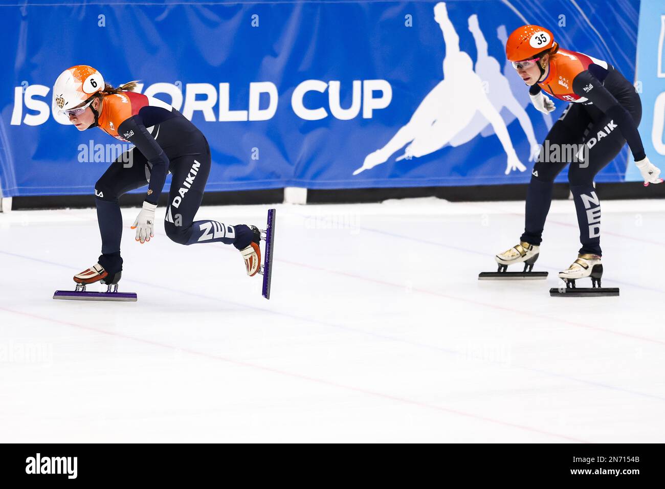 DORDRECHT - Yara van Kerkhof (NED), Suzanne Schulting (NED) (lr) in the ...