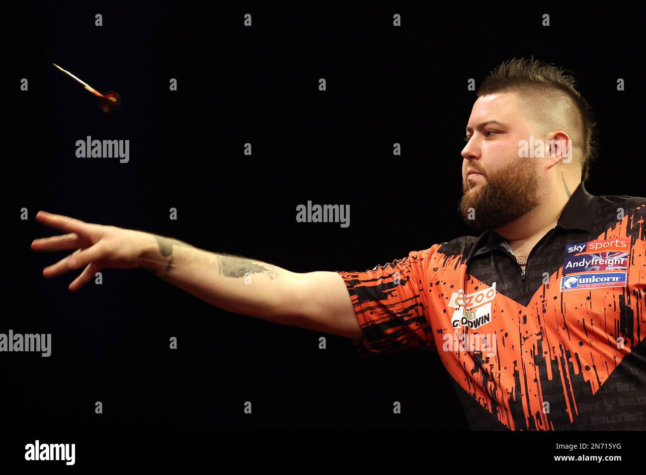 Michael smith darts 2023 hi-res stock photography and images - Alamy