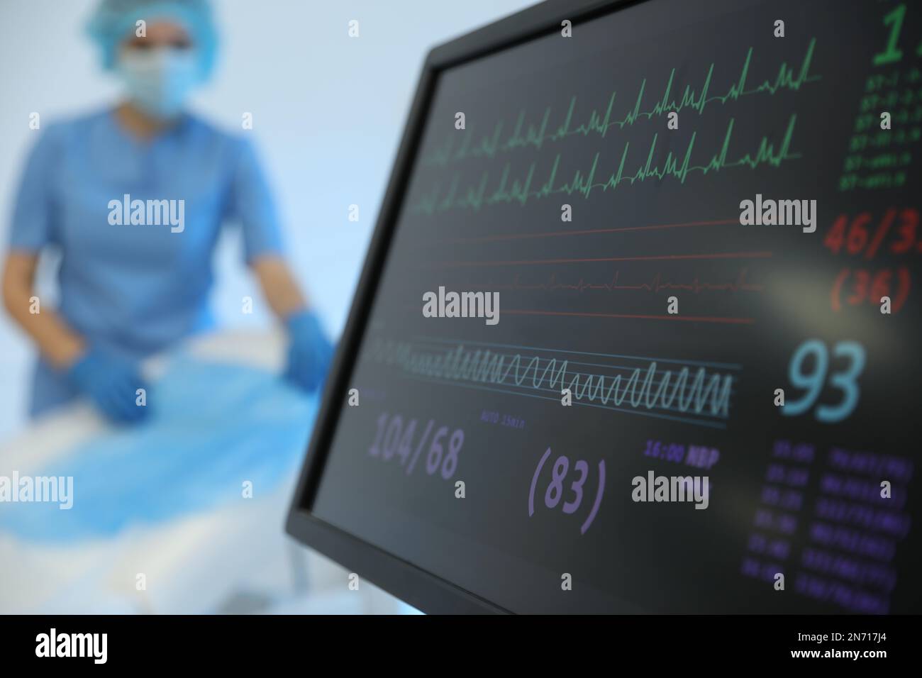 Black nurse heart rate monitor hi-res stock photography and images - Alamy