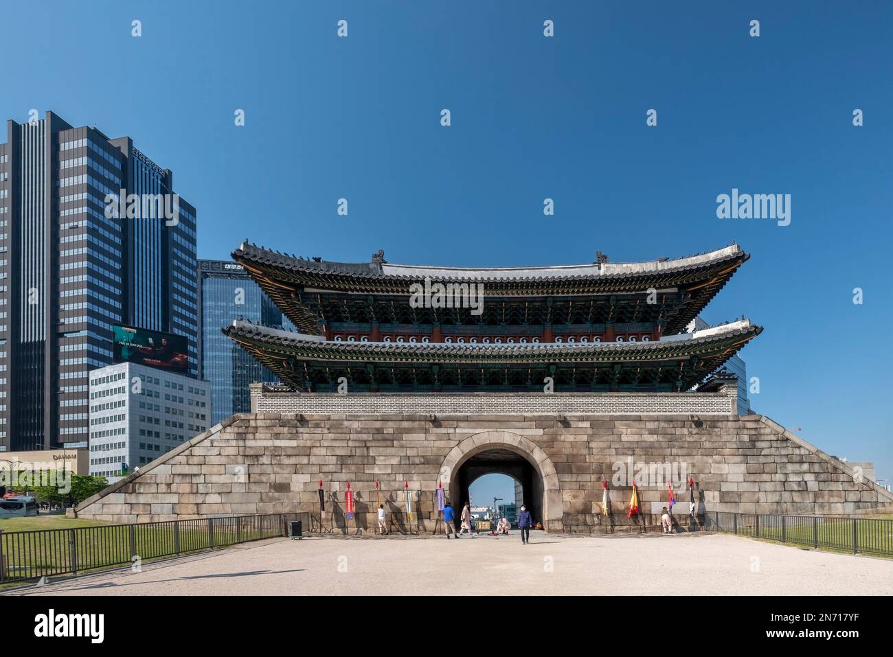 Korean traditional gate hi-res stock photography and images - Alamy
