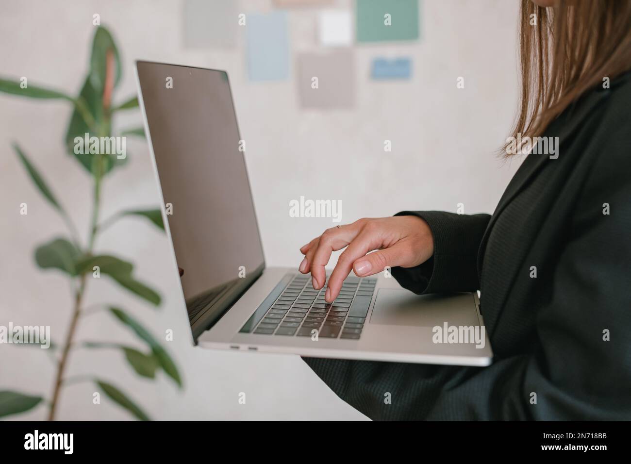 Working at a computer standing up hi-res stock photography and images ...