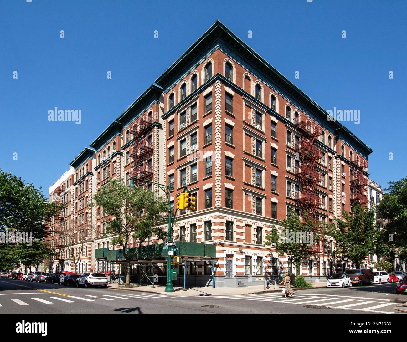 New York City, USA. Corner building at Manhattan Avenue and 117th Street in Manhattan Stock ...