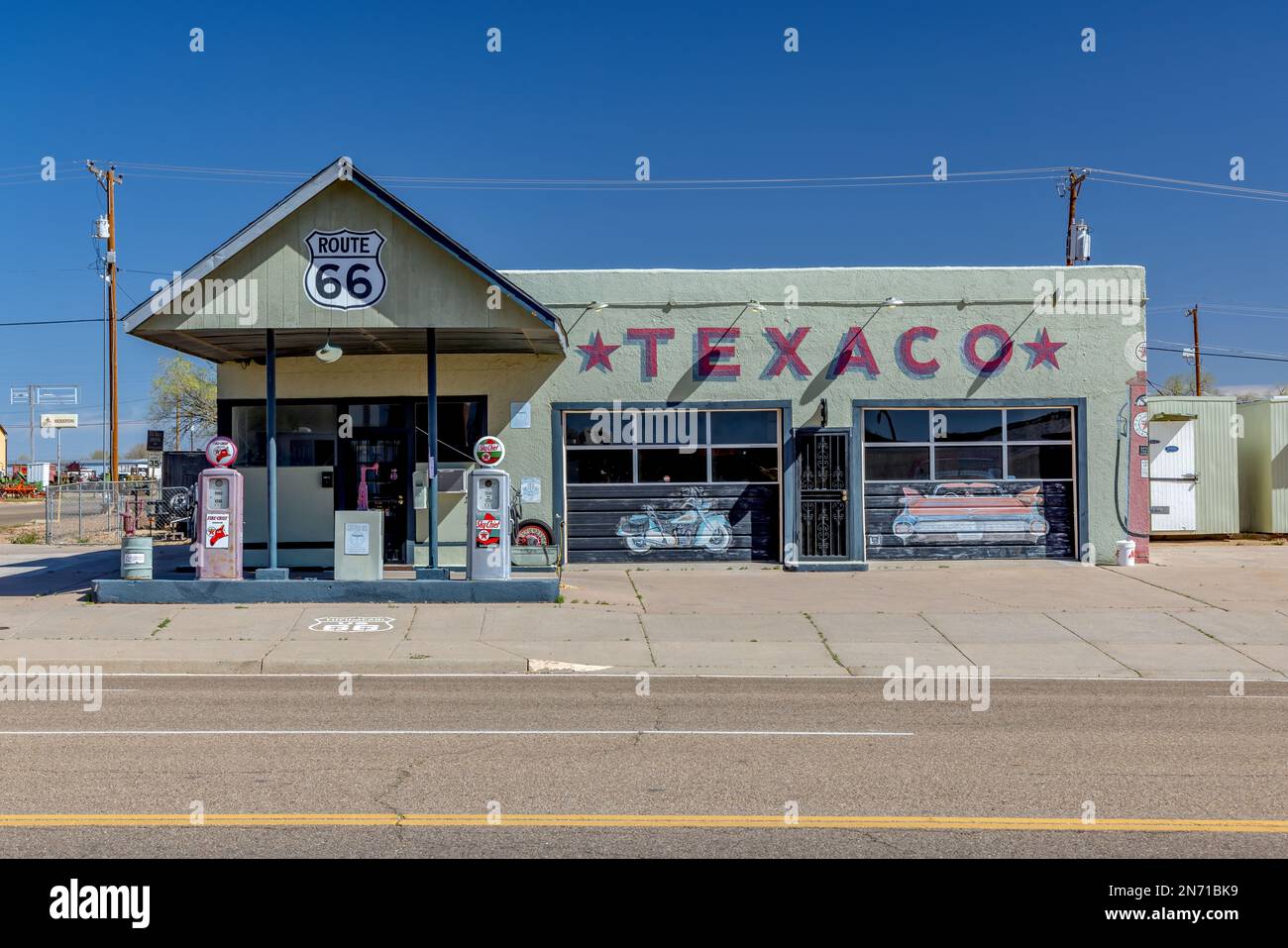 Interstate highway gas station sign hi-res stock photography and images ...