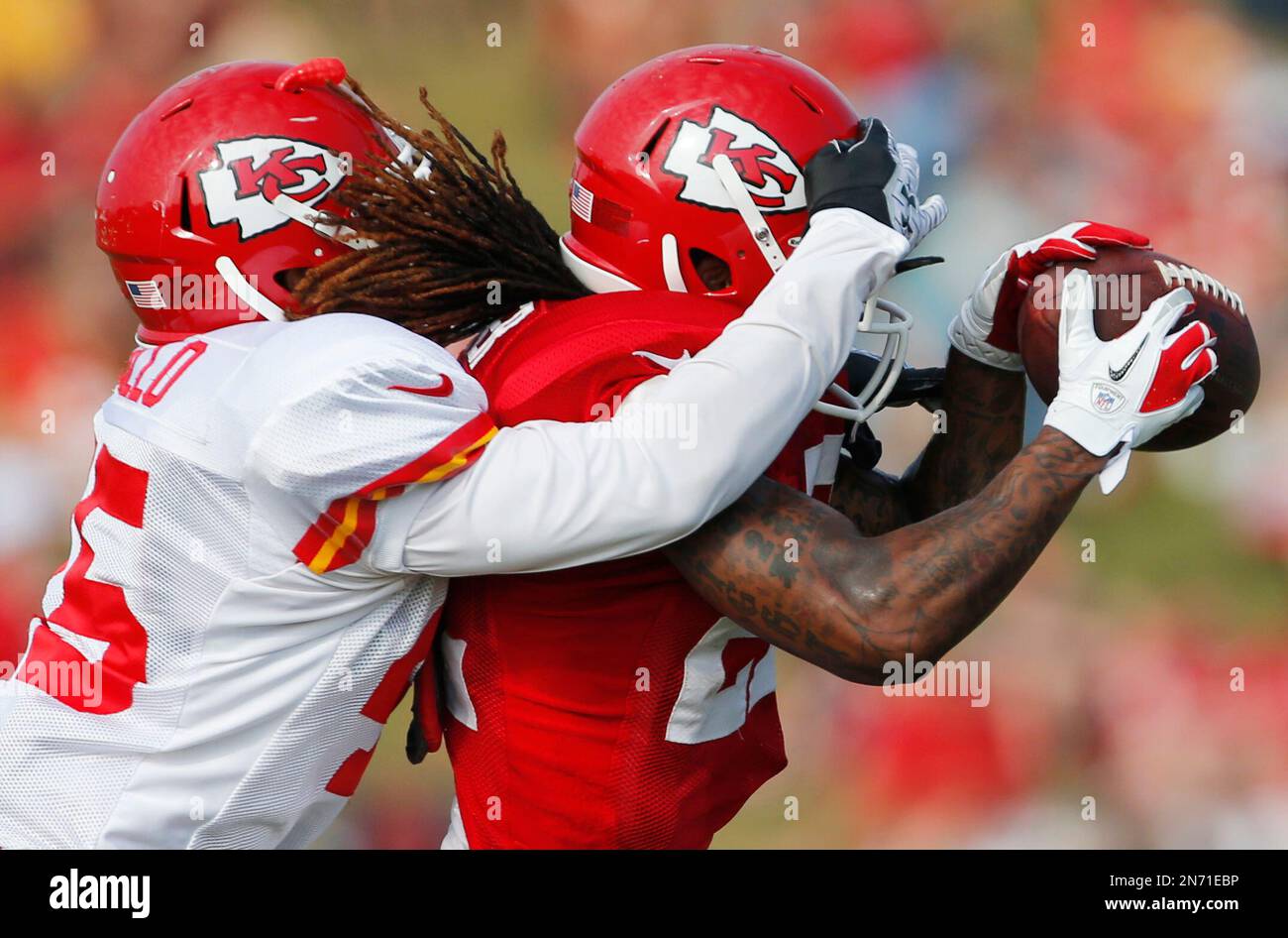 Kansas City Chiefs wide receiver Dexter McCluster (22) makes a catch ...