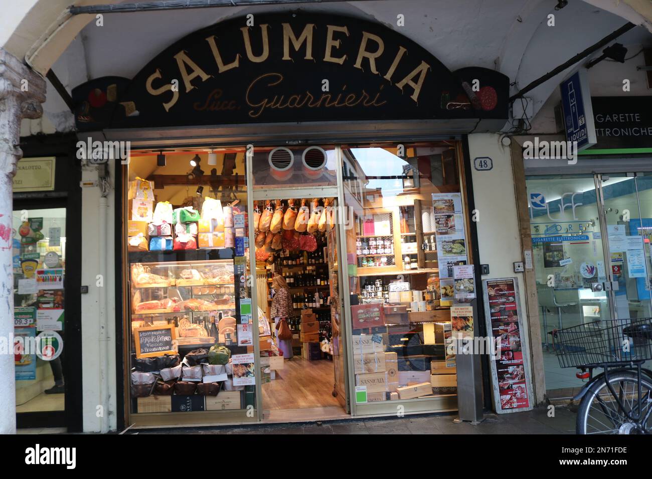 Salumeria hi-res stock photography and images - Alamy