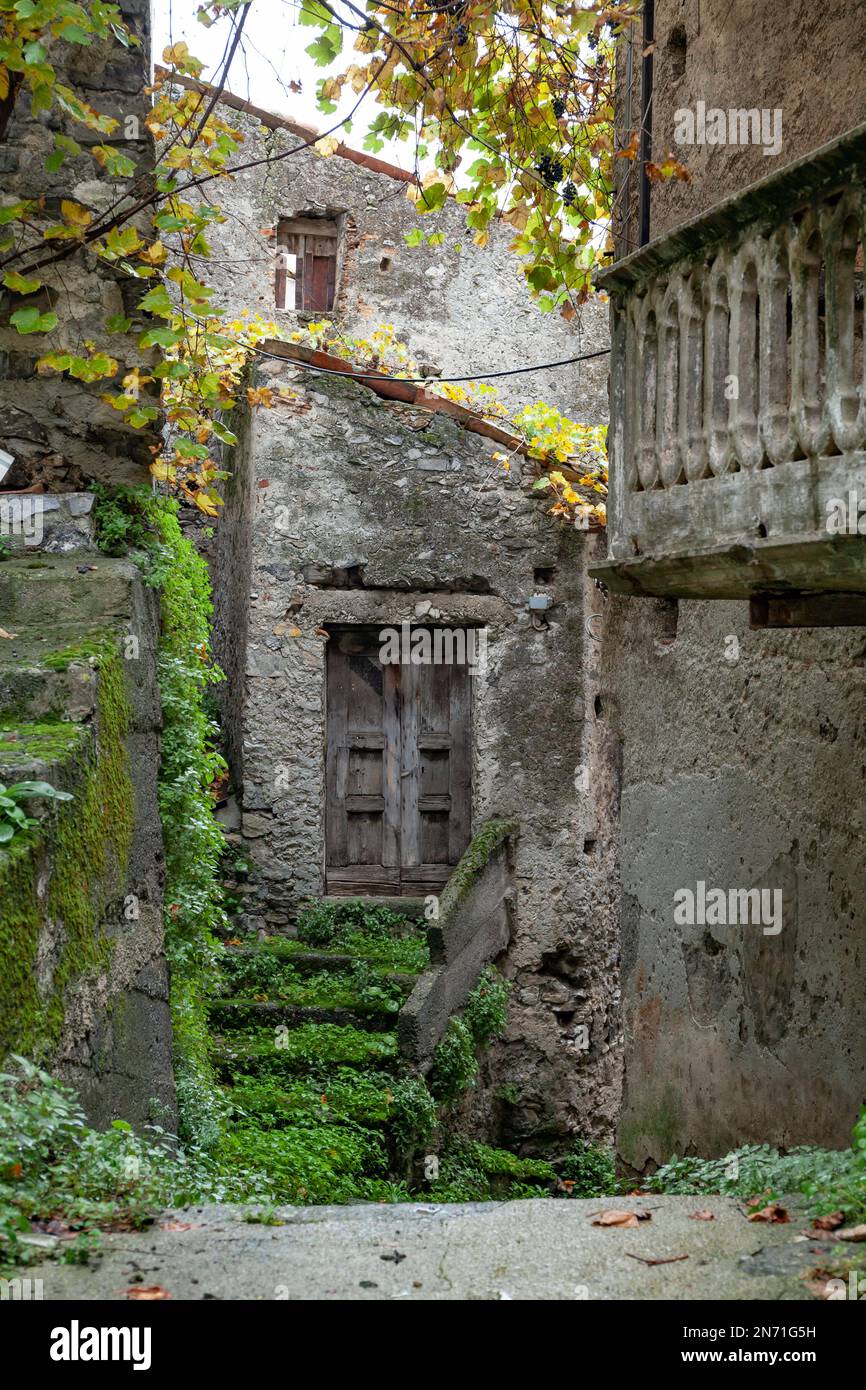 Dilapidated houses in Morano Calabro, Calabria, Italy Stock Photo - Alamy