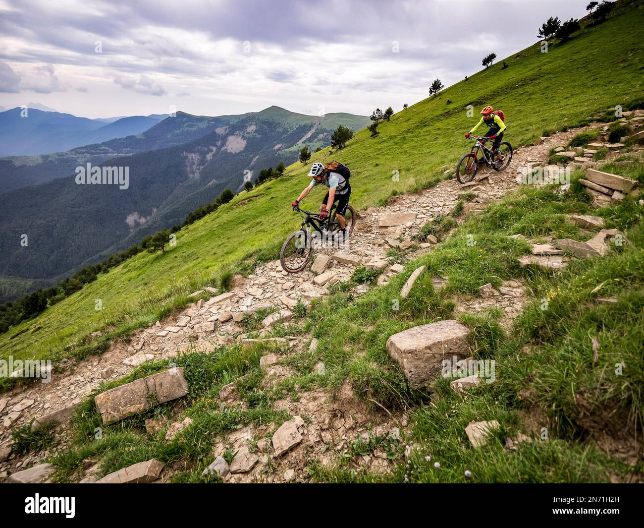Single trail descent from Pelopín mountain (2, 007m) in the direction of Broto Stock Photo - Alamy