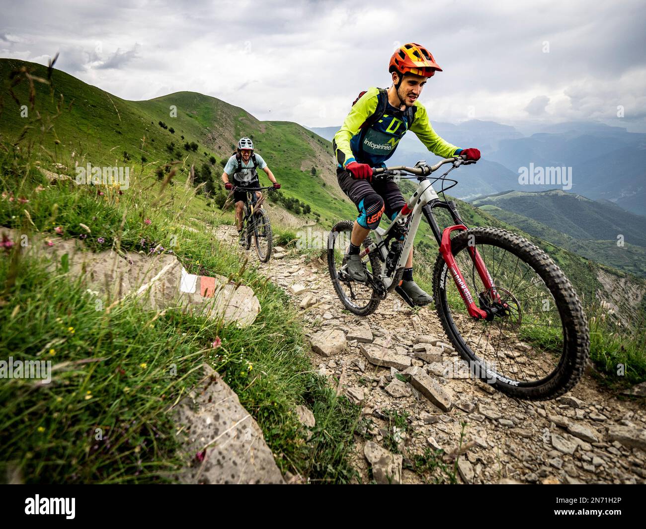 Single trail descent from Pelopín mountain (2, 007m) in the direction of Broto Stock Photo - Alamy