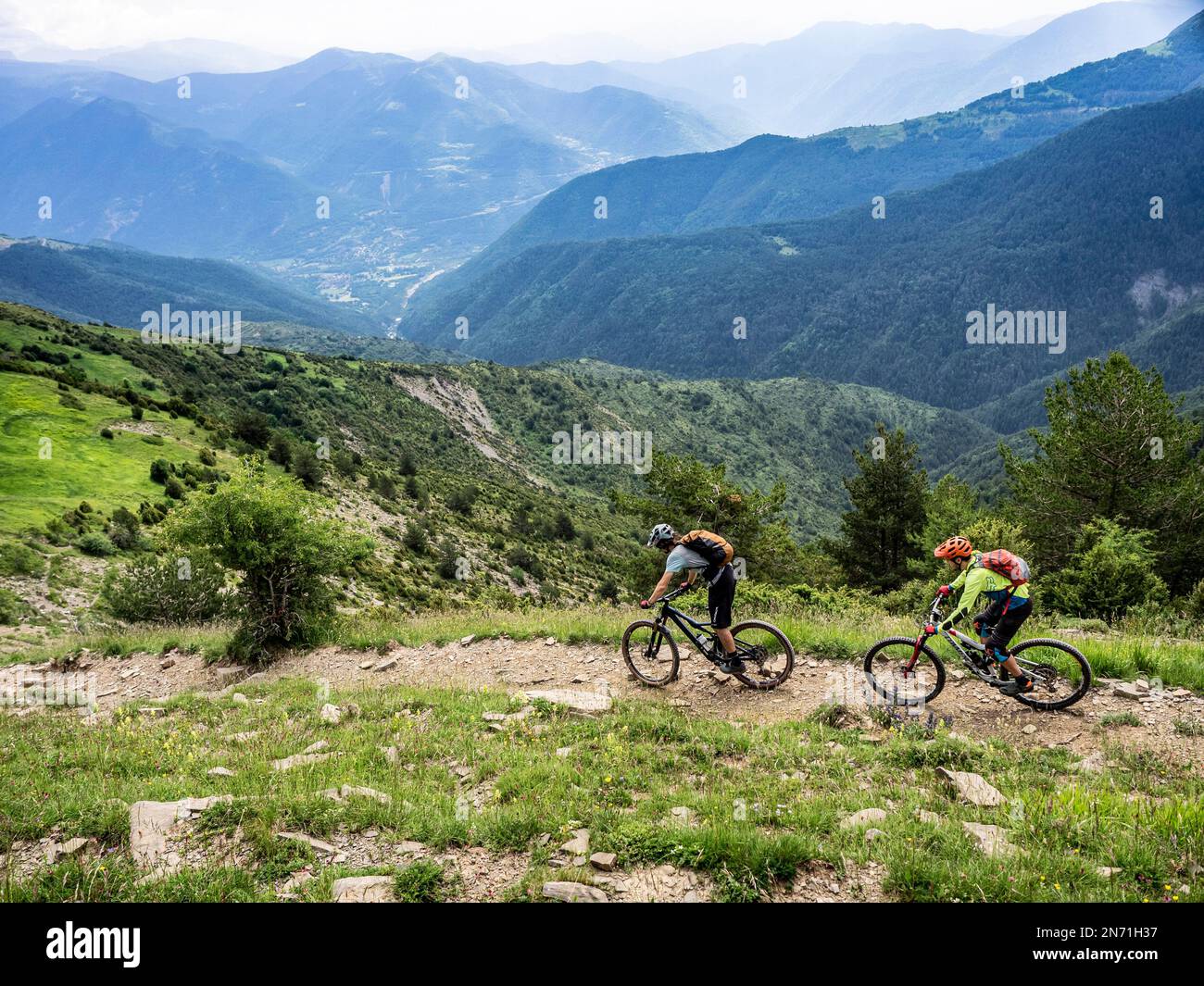 Single trail descent from Pelopín mountain (2, 007m) in the direction of Broto Stock Photo - Alamy