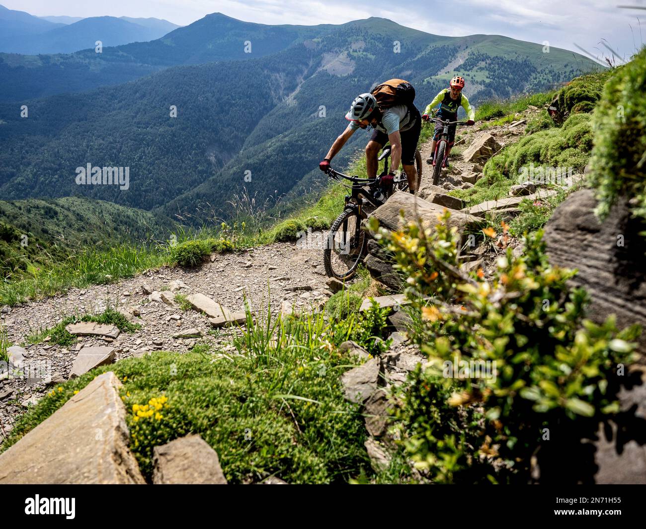 Single trail descent from Pelopín mountain (2, 007m) in the direction of Broto Stock Photo - Alamy