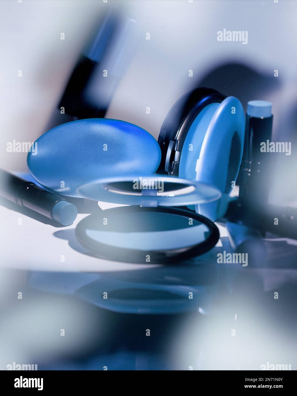 Oval compact hi-res stock photography and images - Alamy