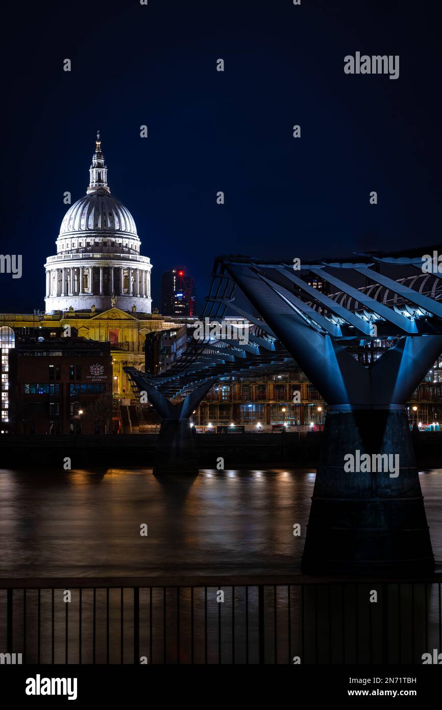 Clock landmark london buildings time hi-res stock photography and ...