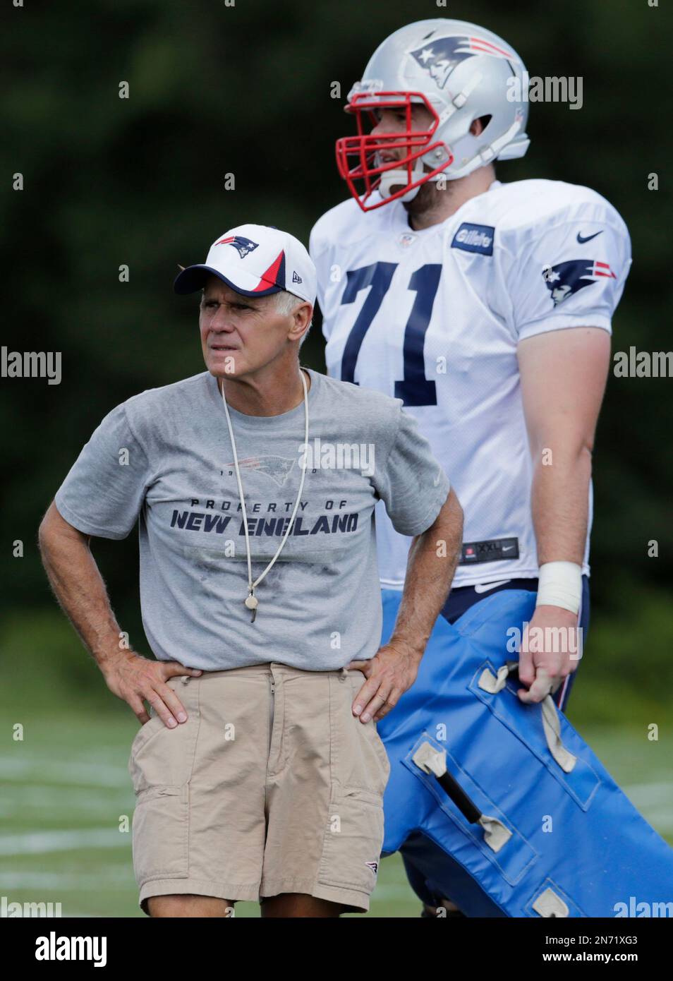 New England Patriots assistant head coach Donte Scarnecchia and lineman ...