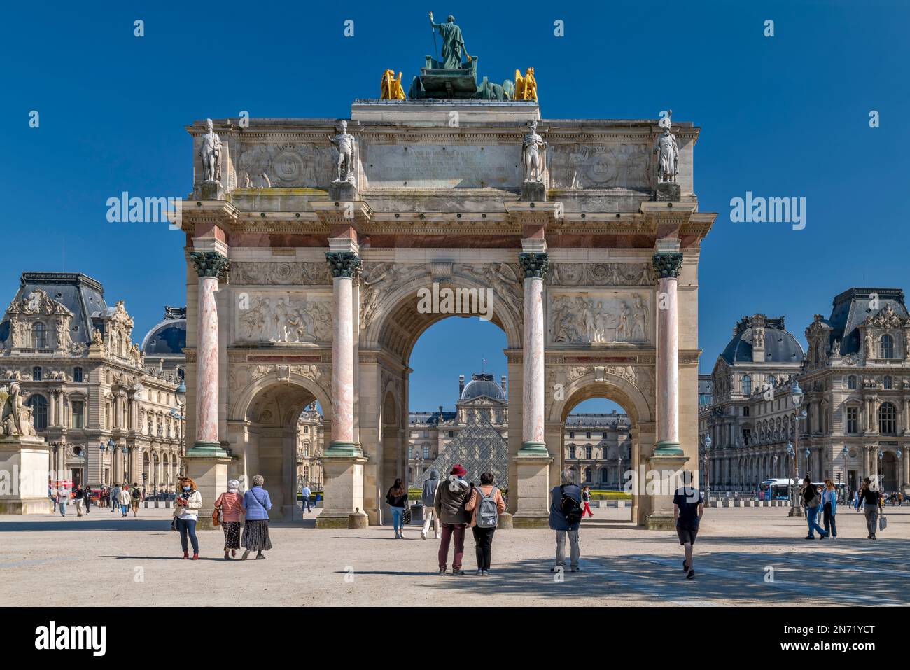 Carrousel triumphal arch tuileries hi-res stock photography and images ...