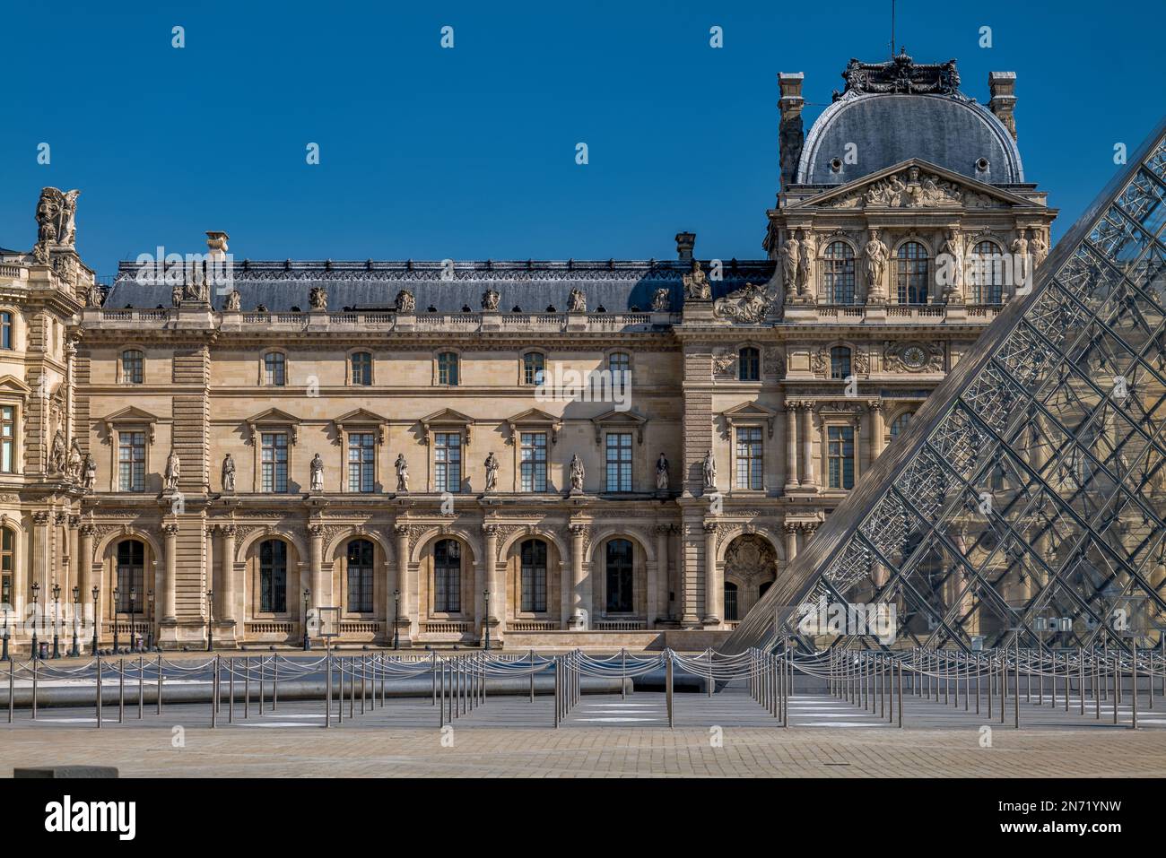 Map louvre louvre hi-res stock photography and images - Alamy