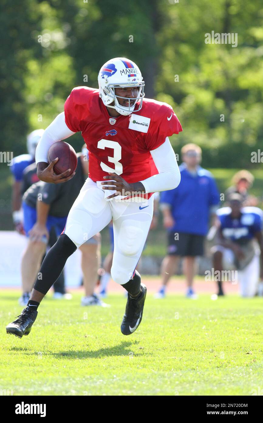Buffalo Bills quarterback EJ Manuel (3) runs a play during their NFL ...
