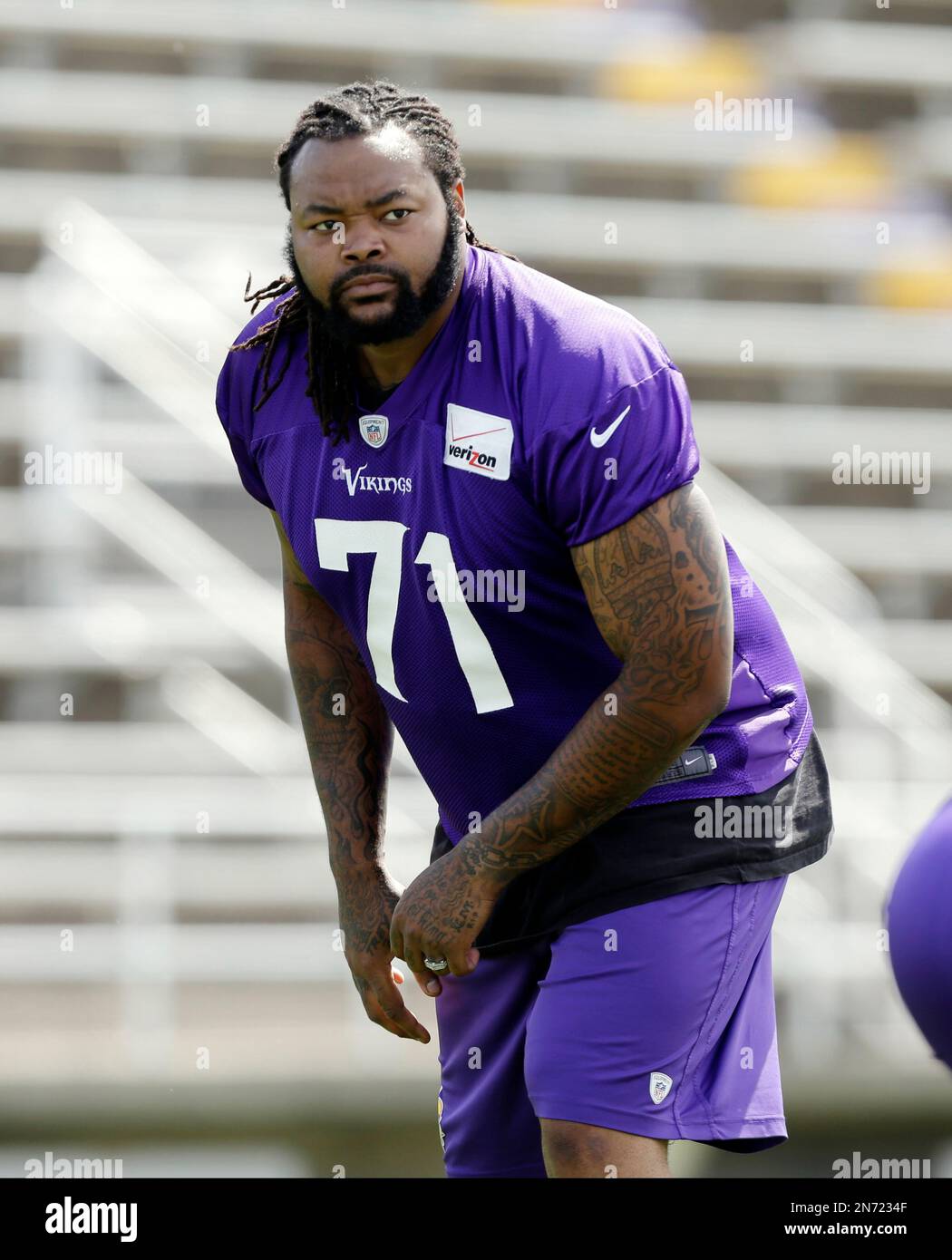 Minnesota Vikings tackle Phil Loadholt stands at the line of scrimmage ...