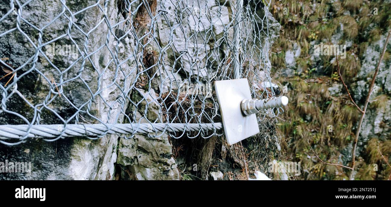 Anchoring of a wire net for rockfall protection in the Leutascher ...