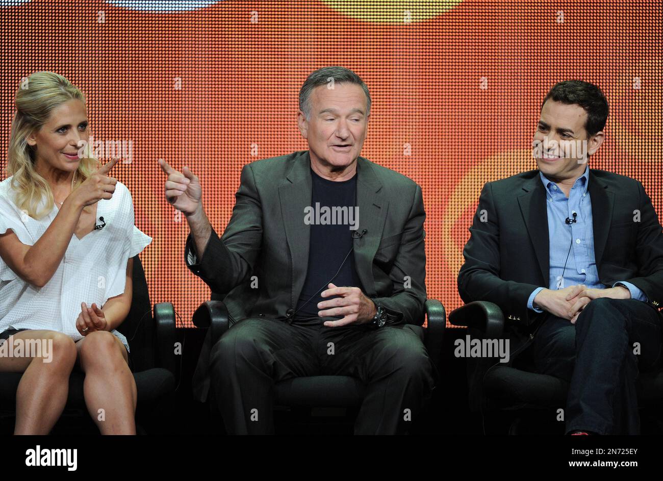 From left, actors Sarah Michelle Gellar and Robin Williams and ...