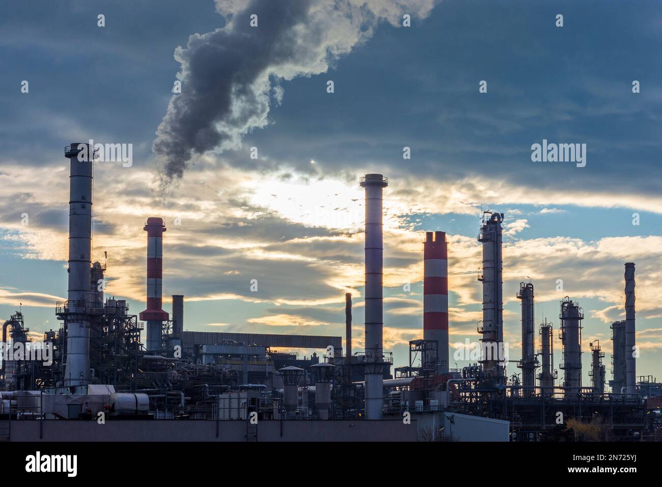 Schwechat, OMV refinery, fractionating column, steam in Donau, Lower ...