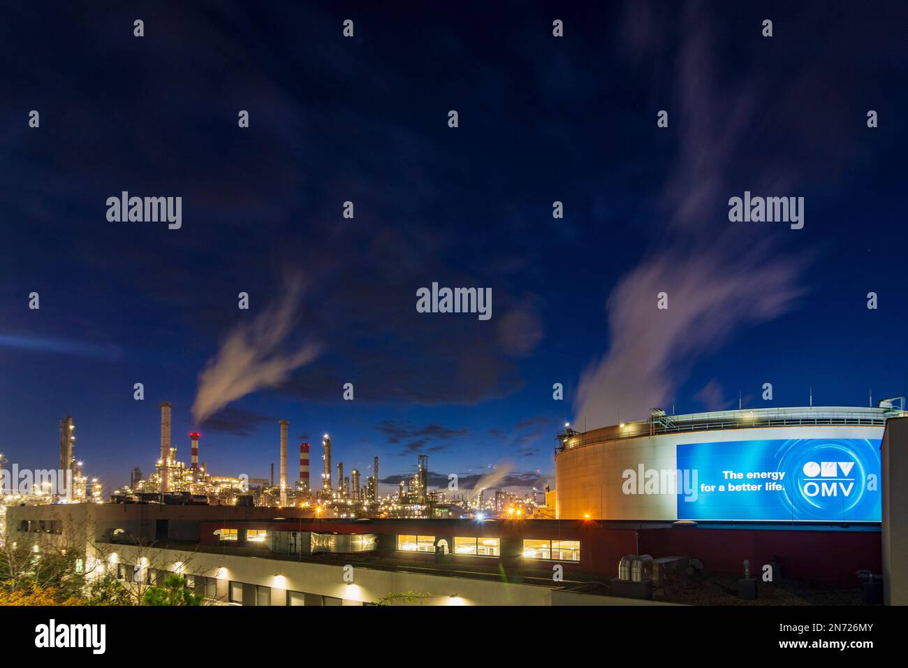 Schwechat, OMV refinery, fractionating column, storage tank, steam ...