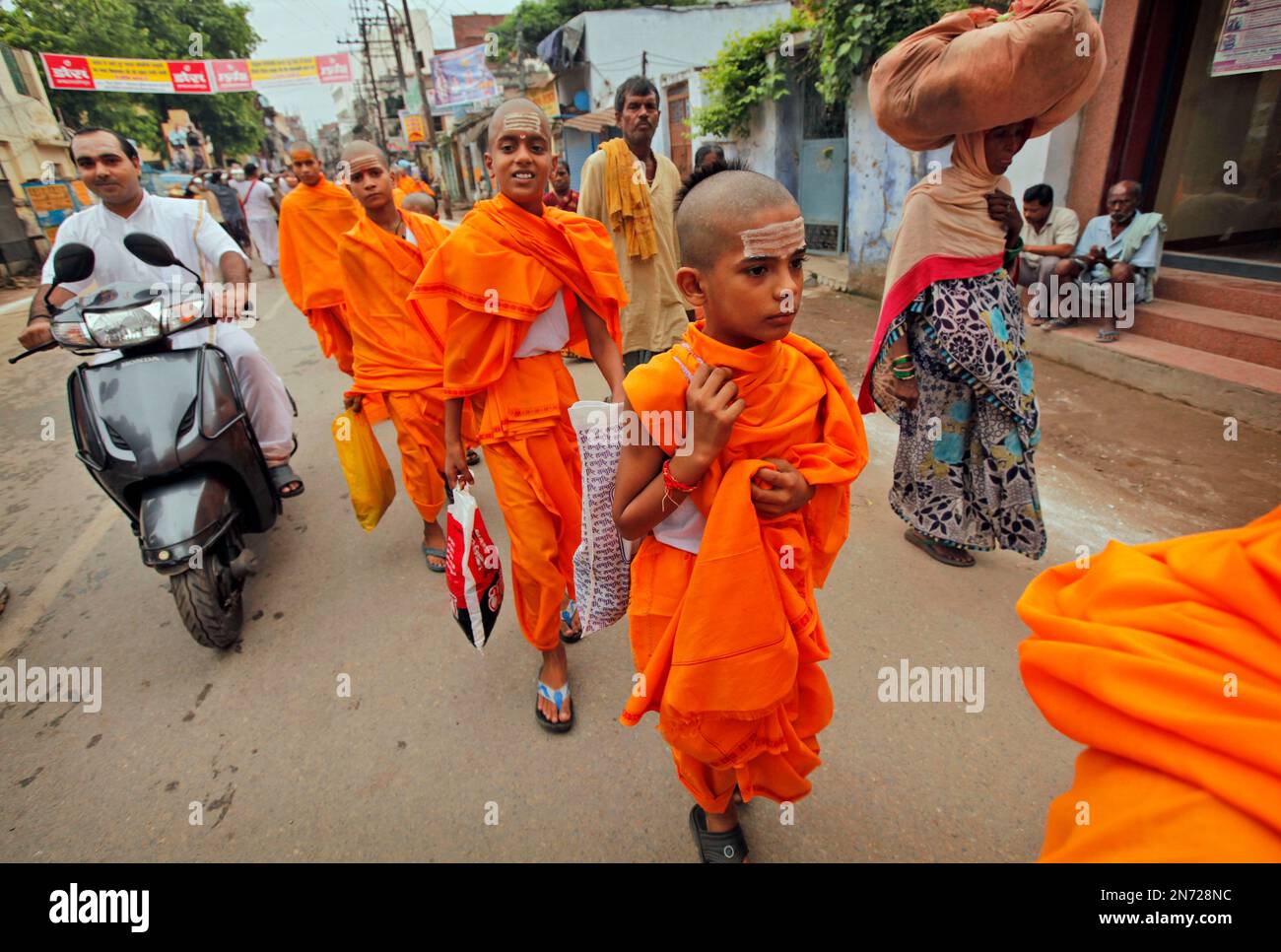 Students of Shri Vidya Math, a school for Hindu religious learning ...