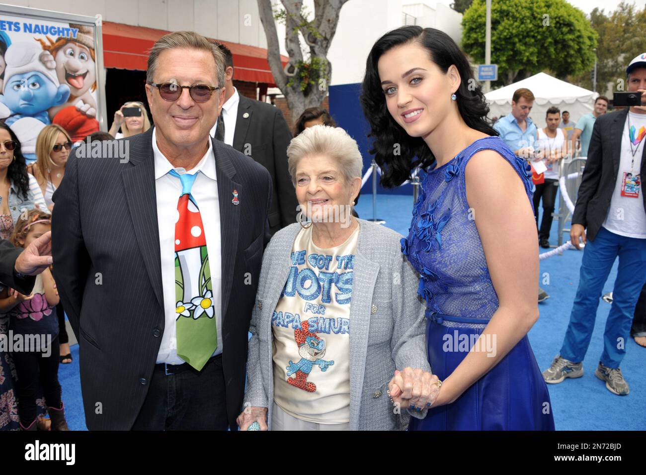 From right, actress and singer Katy Perry, her grandmother Ann Hudson ...