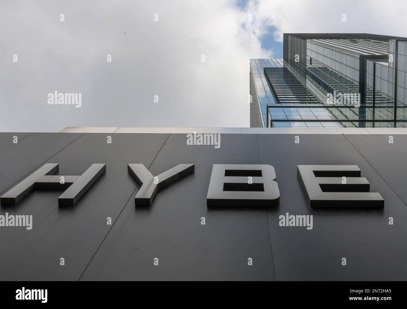 K pop supergroup hi-res stock photography and images - Alamy