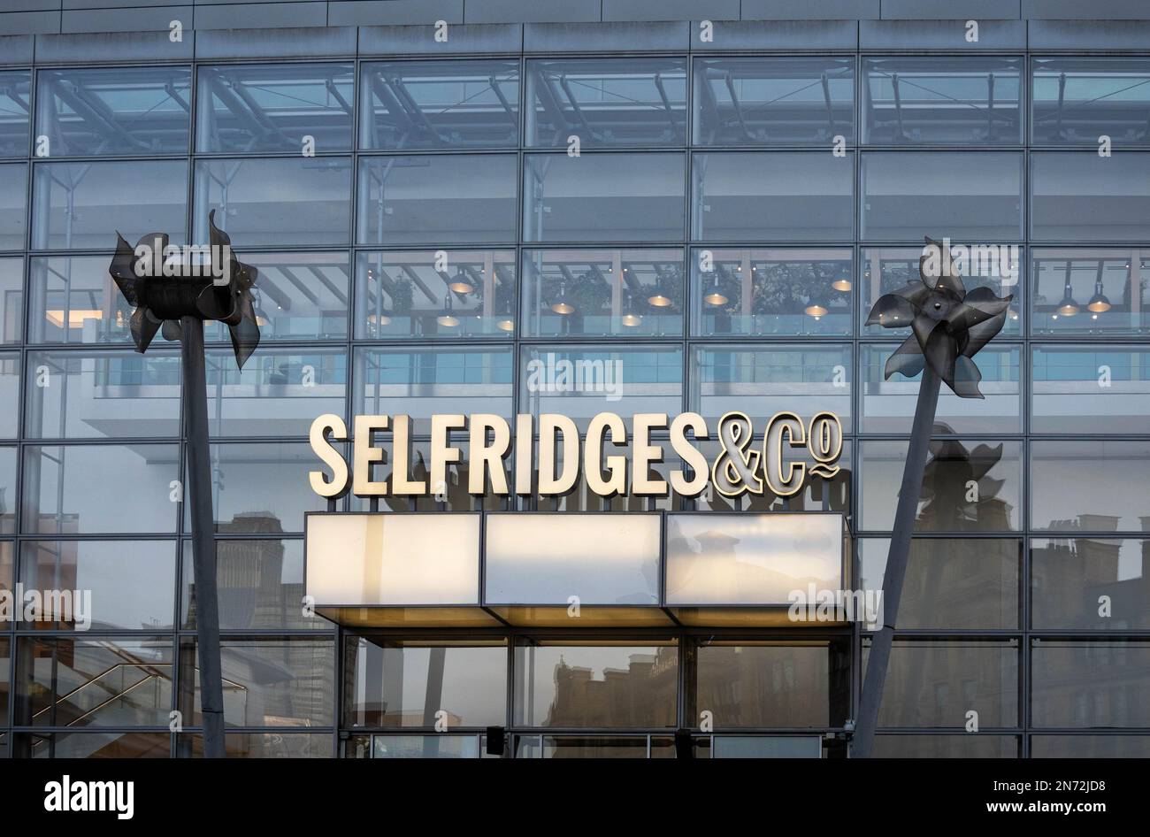 Selfridges department store sign hi-res stock photography and images ...