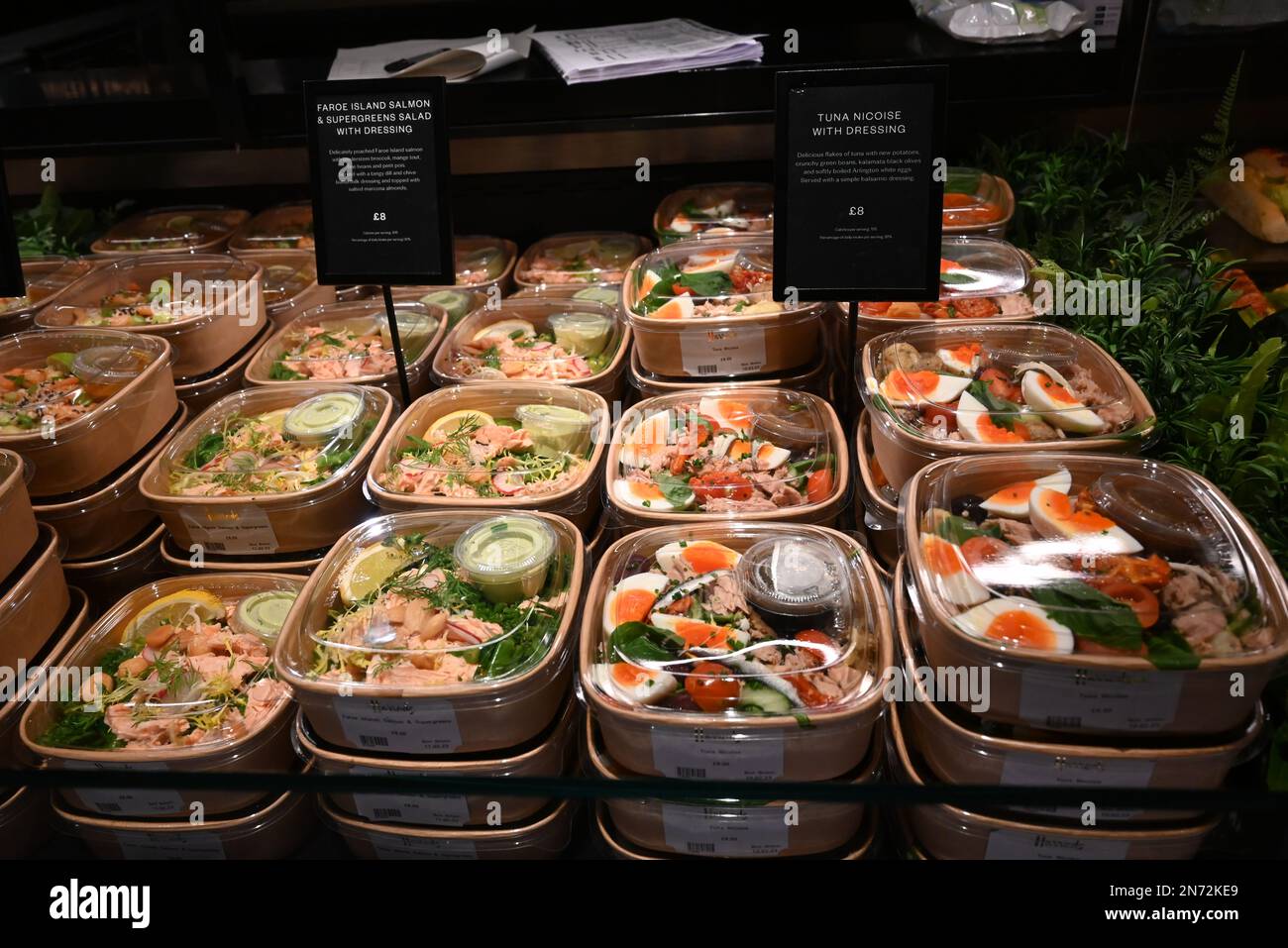 Harrods fresh market hall hi-res stock photography and images - Alamy