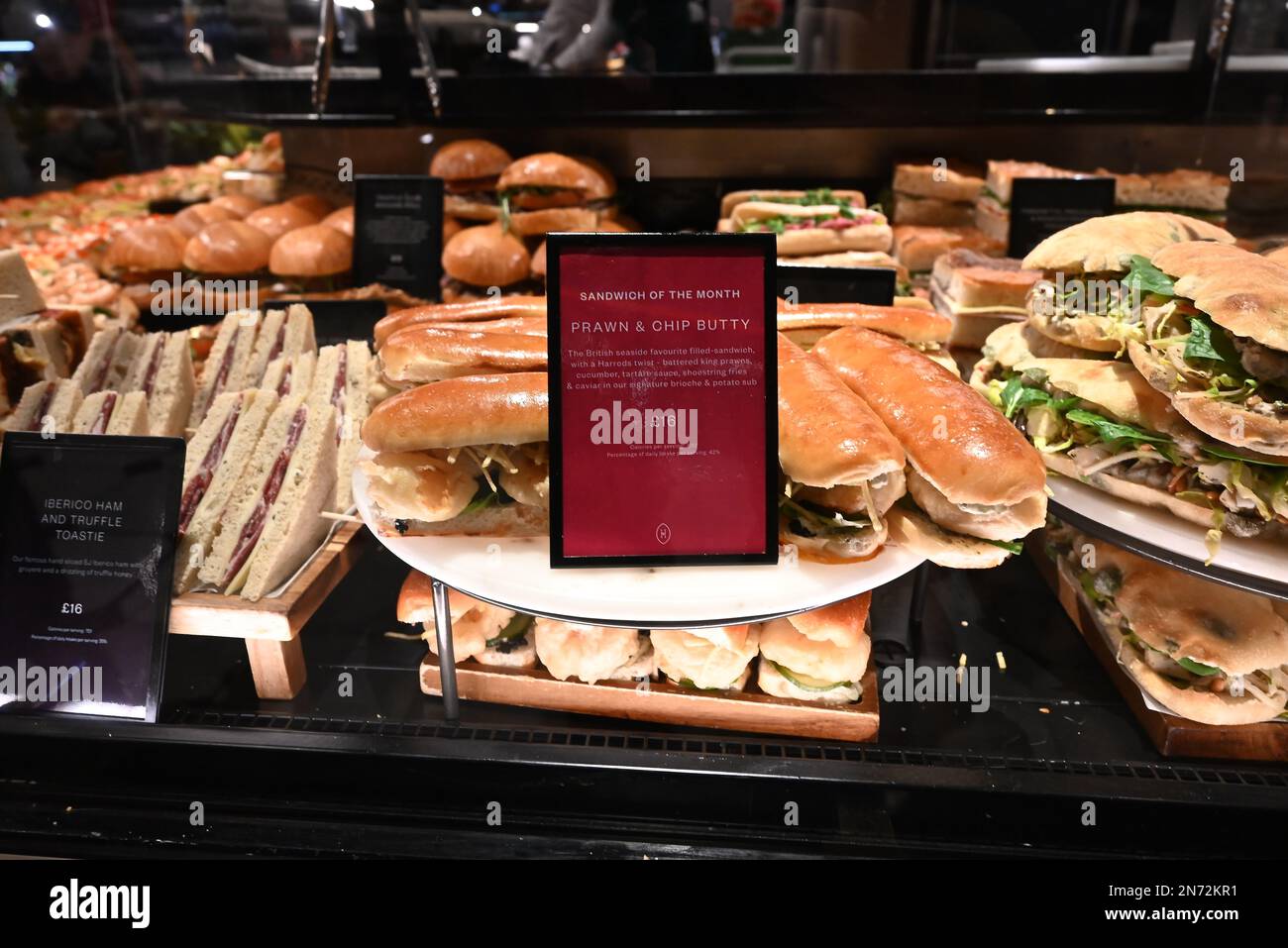 Harrods fresh market hall hi-res stock photography and images - Alamy