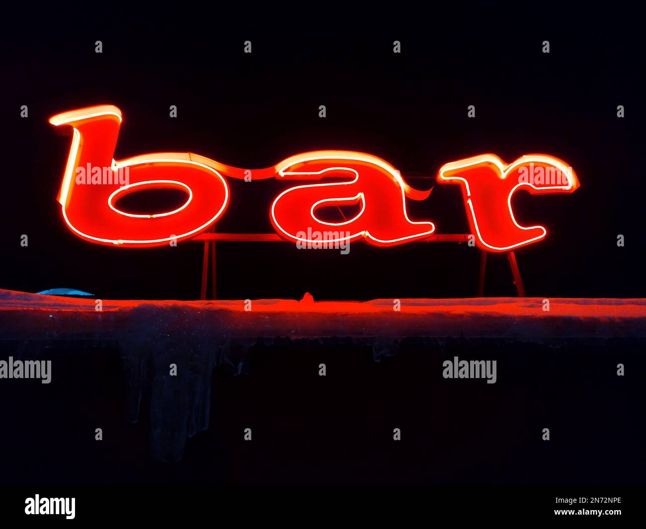 Modern pub sign hi-res stock photography and images - Alamy