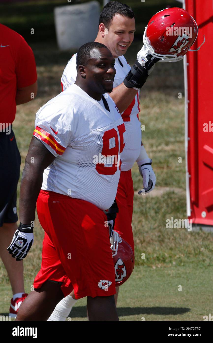 Kansas City Chiefs defensive linemen Jerrell Powe (95) and Mike DeVito ...