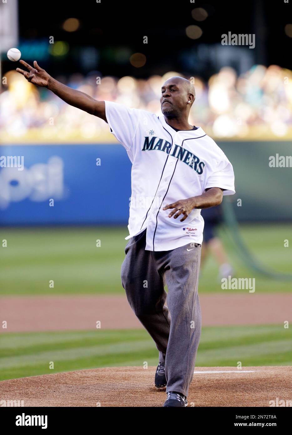 Former Seattle SuperSonics basketball player Gary Payton throws a ...