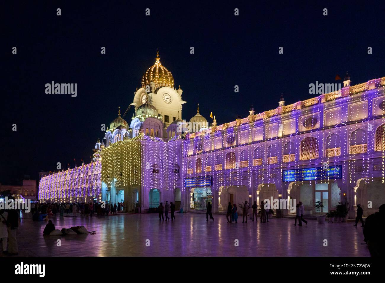 Golden Temple complex at Diwali Stock Photo - Alamy