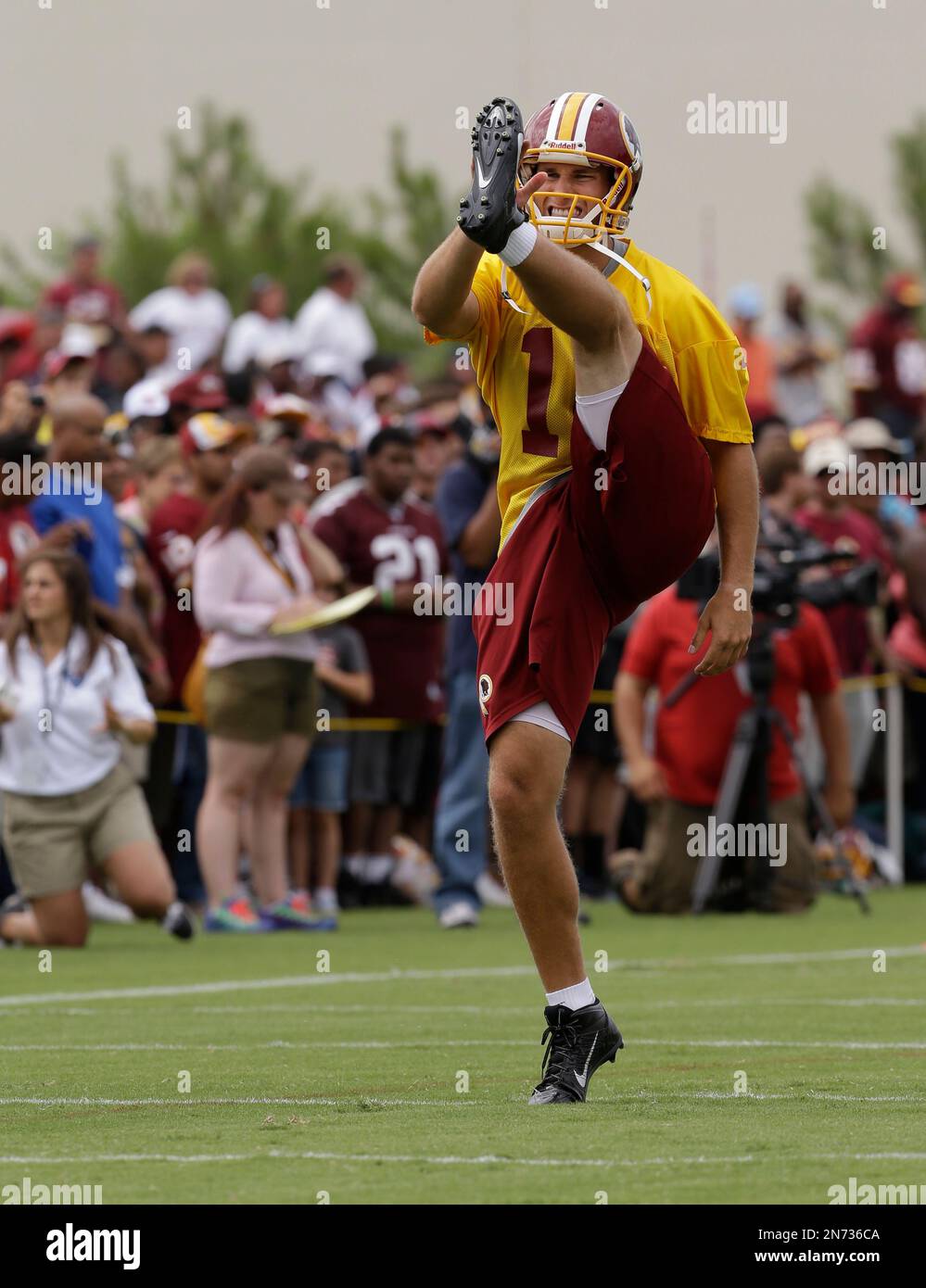 Washington Redskins quarterback Kirk Cousins (12) stretches as the team ...