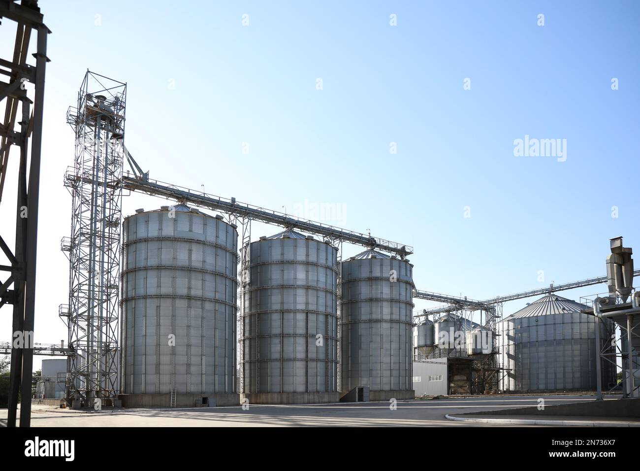Modern granary storing cereal hi-res stock photography and images - Alamy