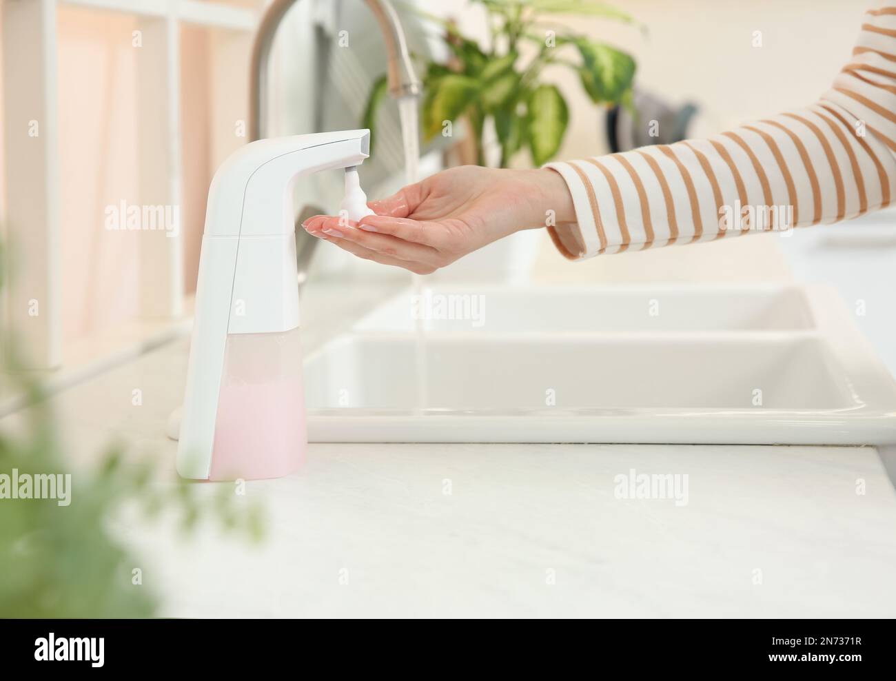 Woman apply gel sensor equipment hi-res stock photography and images ...